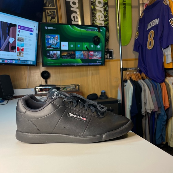 Reebok | Shoes | Reebok Womens Princess Size 9 | Poshmark